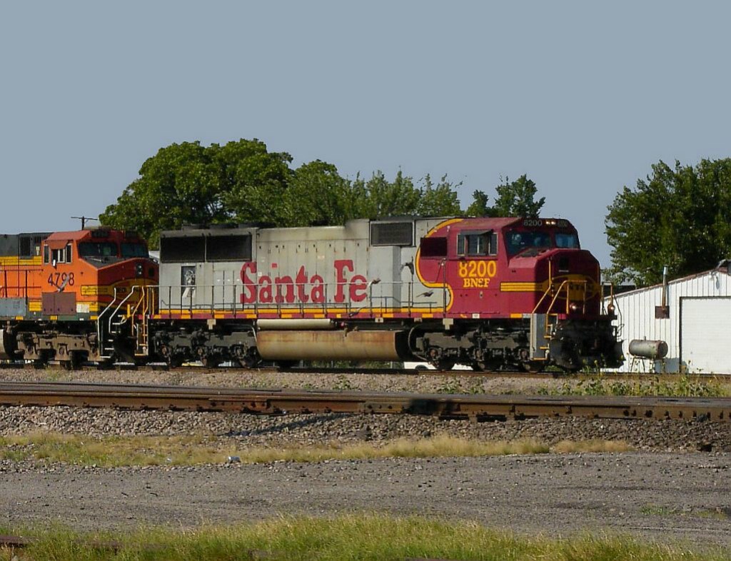 BNSF 8200